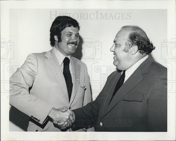 1973 Press Photo Chicago Bears Coach Gibron with Robert Wiesen ...