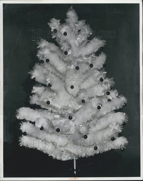 1963 Press Photo artificial Christmas tree Chicago company plastic fil ...