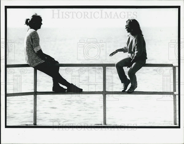 1987 Press Photo Mary Schulz Sister Joanna Conversation Pass-A-Grill B ...