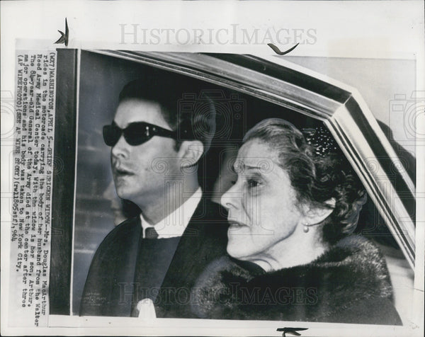 1964 Press Photo Mrs Douglas MacArthur & Son Arthur Ride In Motorcade ...
