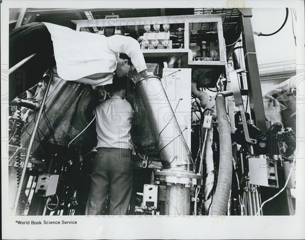 Technicians Work at Lunar Receiving Laboratory 1969 Vintage Press Photo ...