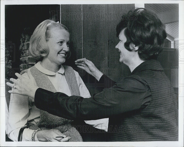Wives of Gemini 7 astronauts Susan Borman & Marilyn Lovell 1965 Vintage ...