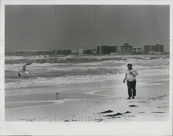 Montreal's Brian Doran Walks The Beach Pinella County 1985 Vintage ...