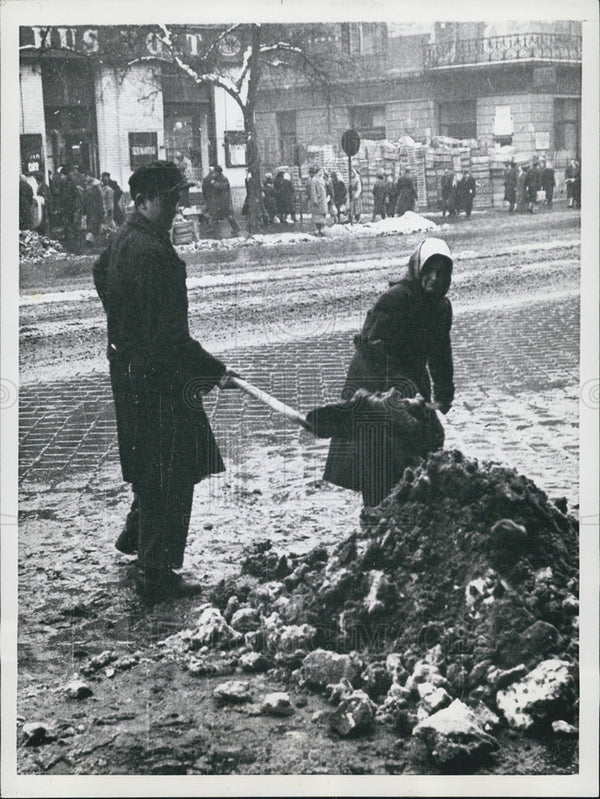 Budapest: with the end of fighting, life is slowly returning 1957 ...