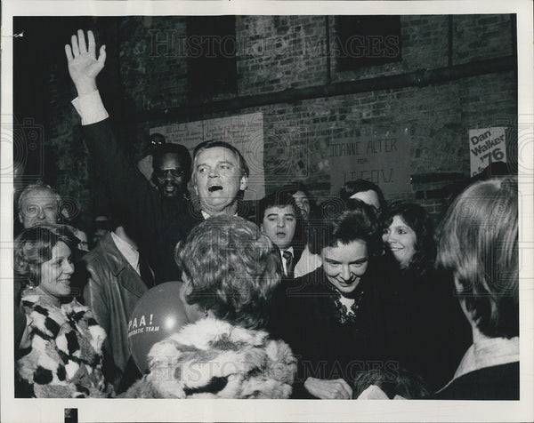Gov. Dan Walker campaign workers supporters Sauer's Restaurant 1976 ...