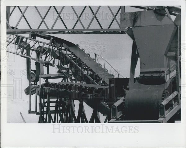 Machinery at the Tampa Fla waterfront Undated Vintage Press Photo Print ...