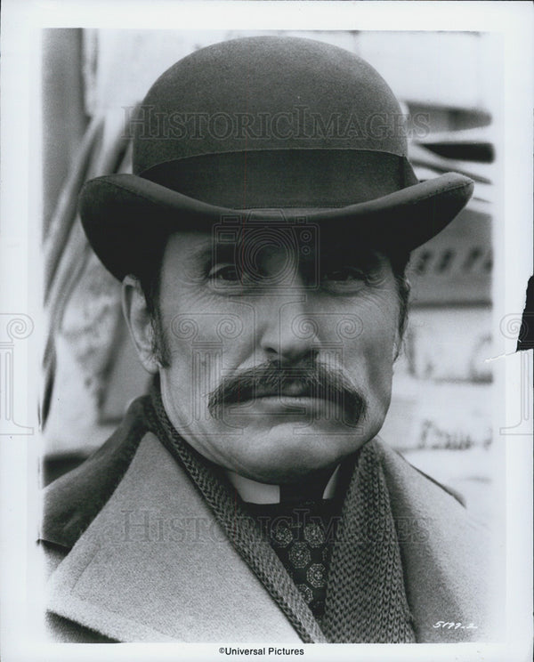 Robert Duvall on "The Seven-Per-Cent Solution." 1976 Vintage Press ...