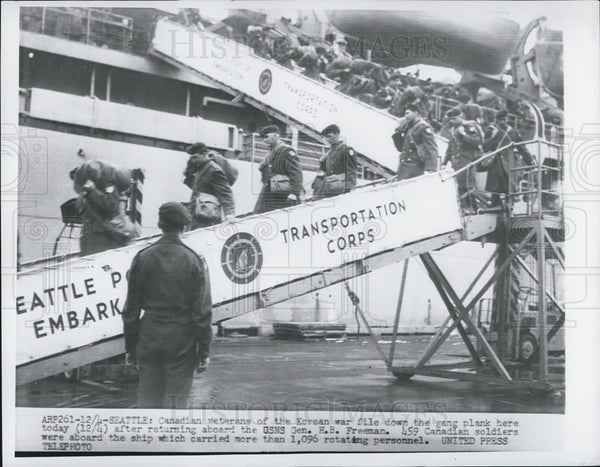 USNS Gen. H.B. Freeman unloads vets from Korean War in Seattle, WA ...