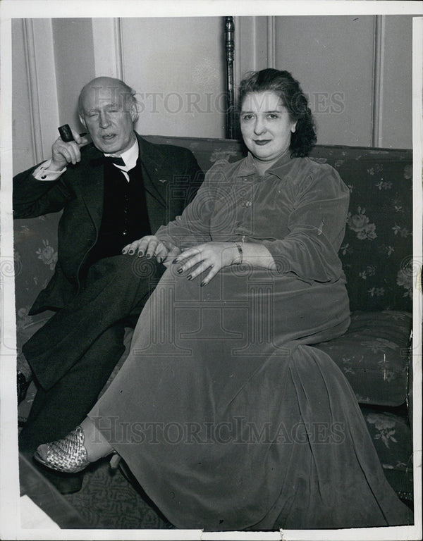 Hilda Keenan Wynn at Riverside Hotel suite w/ Atty George Bartlett 1937 ...