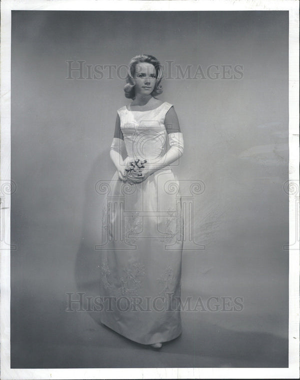 Nancy O'Laughlin in a gown 1965 Vintage Press Photo Print - Historic Images