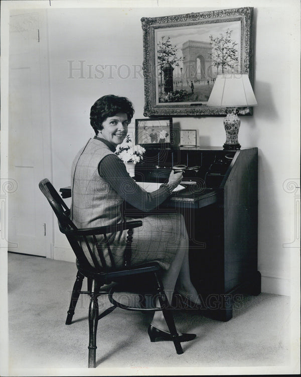 Elizabeth Post Emily 1972 Vintage Press Photo Print - Historic Images