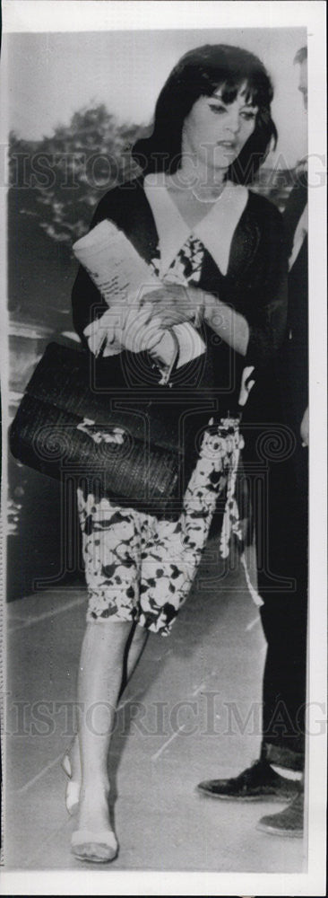 Brenda O'neil arrives at old Bailey court to testify in Trial 1963 ...