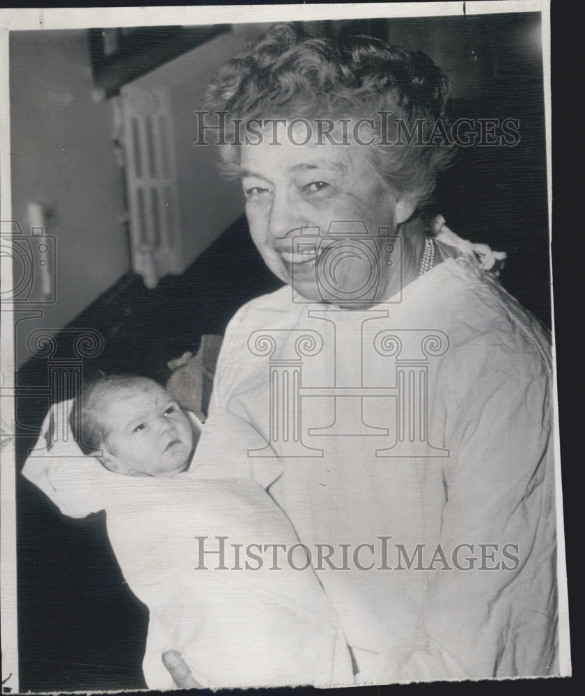 1950 Mrs. Roosevelt and baby daughter of Mayris Chaney - Historic Images