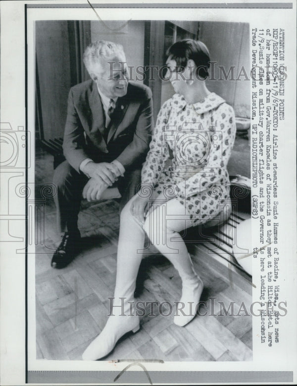 1967 Press Photo Gov. Warren Knowles Updates Stewardess Suzie Hammes O ...