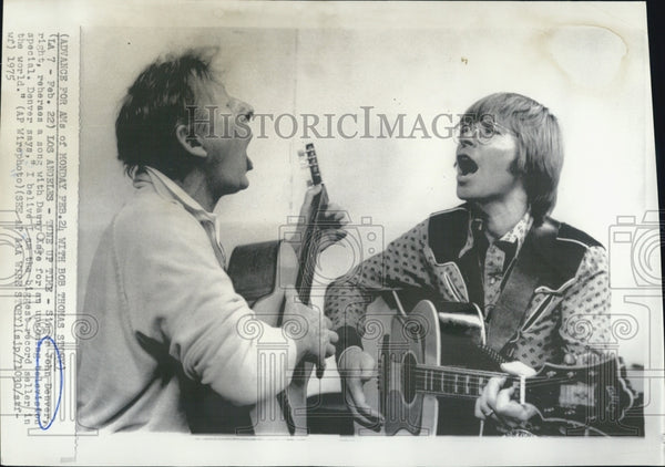 1975 Singer John Denver Recording Song With Danny Kaye Los Angeles ...