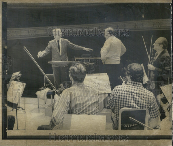 1974 Press Photo Comedian Danny Kaye Orchestra Conductor Symphony Musi ...