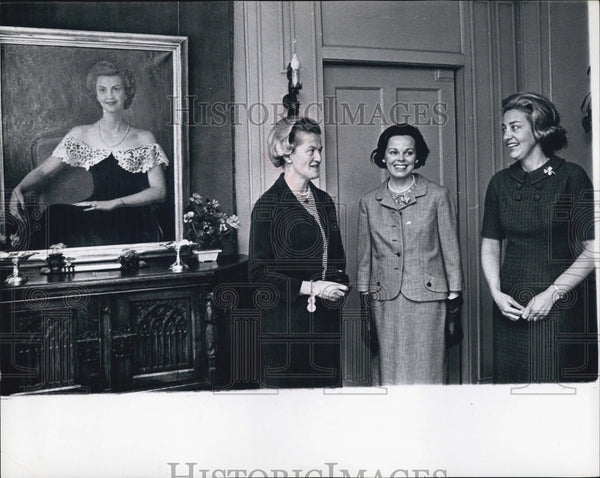 1967 Mrs. Quentin Mitchell, Mrs. Donald Campbell, Mrs. Merrill Yale ...