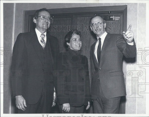 Press Photo Robert W. Hunger Singer Donald Silver Mrs. Robert Woolf ...