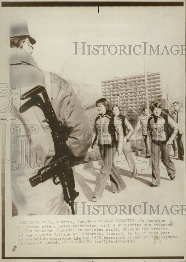 1976 an Australian policeman offers heavy protection with submachine ...