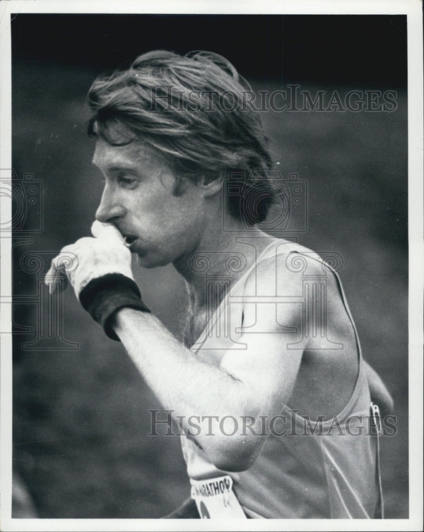 Press Photo Bill Rodgers American Runner Boston Marathon - Historic Images