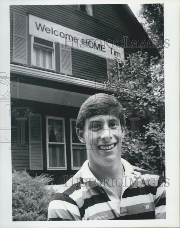 1984 Tim Daggett Olympic Gymnast In Front Of His House - Historic Images