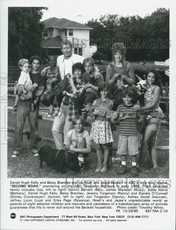 1995 Cast photo for "Second Noah" - Historic Images