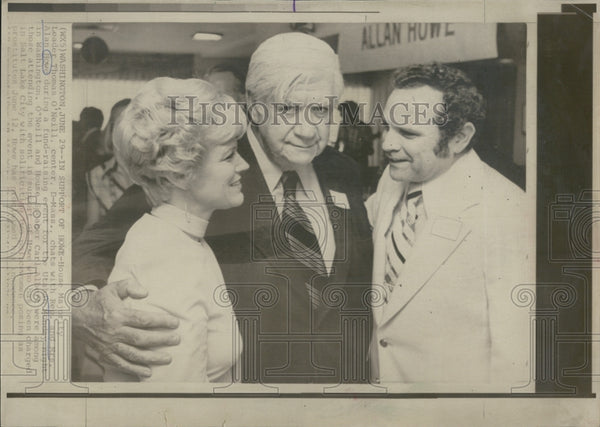 1986 Thomas O'Neil Majority house leader (center) and Mrs. Alan Howe ...