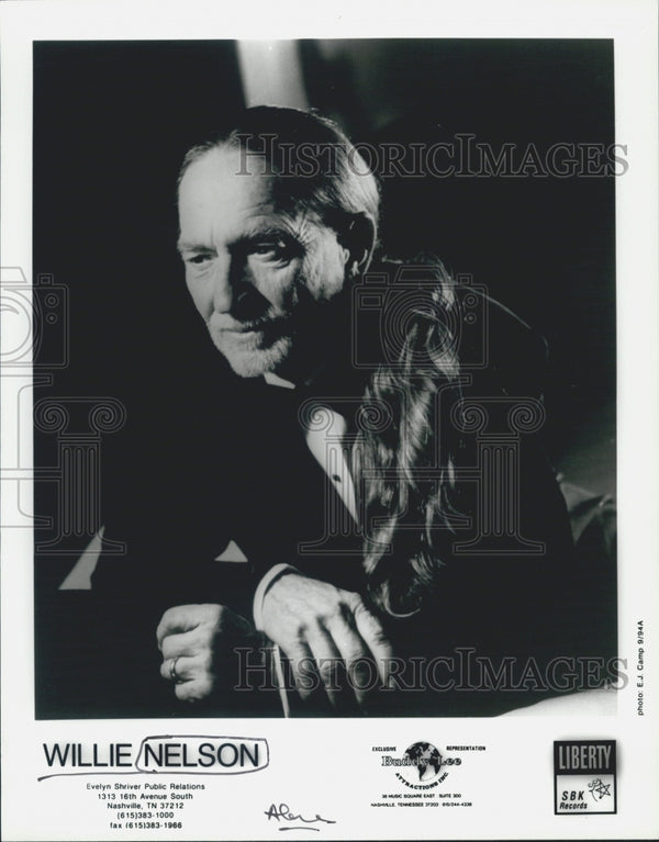 Press Photo Country Singer Willie Nelson In Quiet Contemplation Alone ...