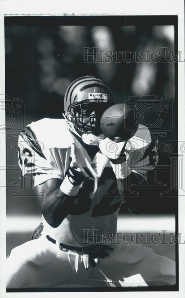 1992 Cincinnati Bengals Rodney Holman Catching Ball - Historic Images