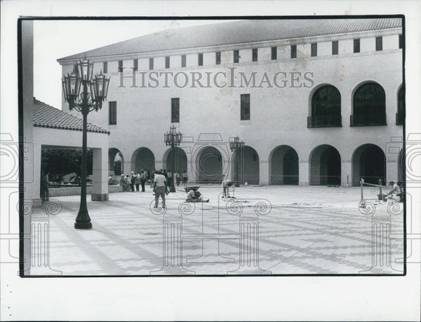 1984 Library Building At Metro - Historic Images