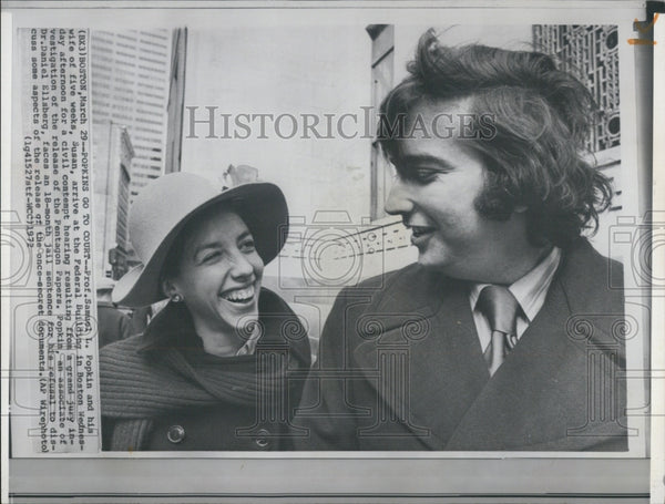 1972 Prof. Samuel L. Popkin and wife arrive at Federal building ...
