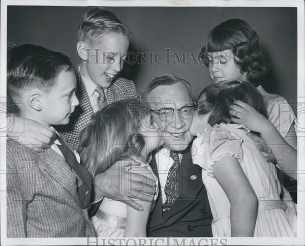 1954 Detroit News reporter George Stark Congratulated By Grandkids ...