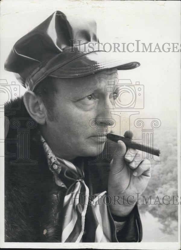 1970 Press Photo Author Harold Robbins Best-seller smoking cigar ...
