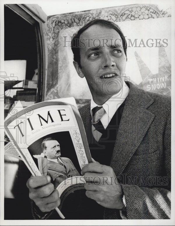 Press Photo George DiCenzo in "Helter Skelter" - Historic Images