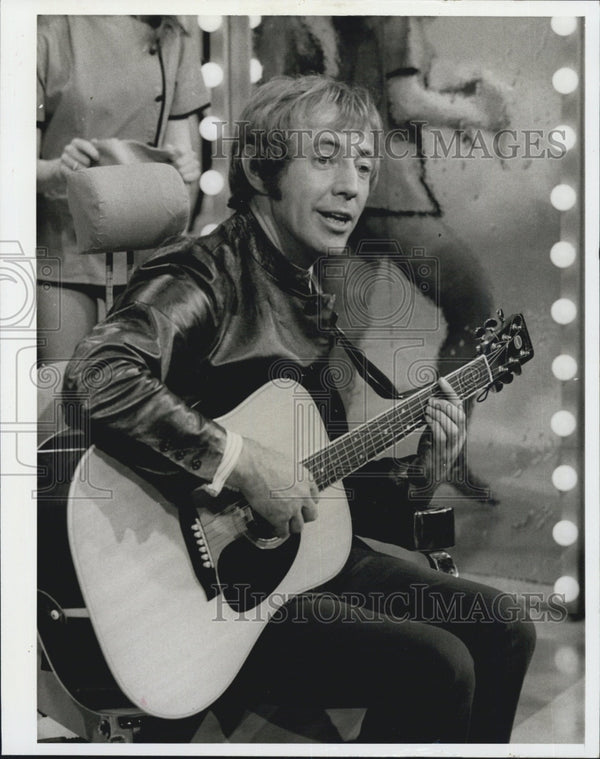 1969 Press Photo Noel Harrison co-hosts Bobbie Gentry The Spring Thing ...