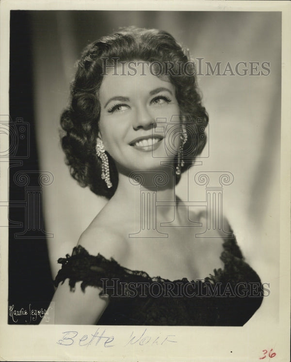 Press Photo Betty Wolf - Historic Images