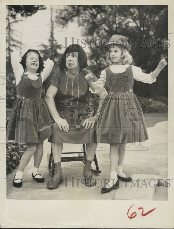 1962 Entertainer and Author Ken Murray (middle) Dressed Comically ...