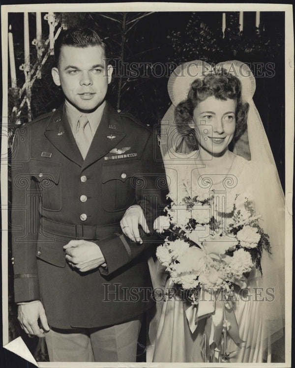 1946 Press Photo Lt. William Murrell with New Wife Margaret Baldwin ...