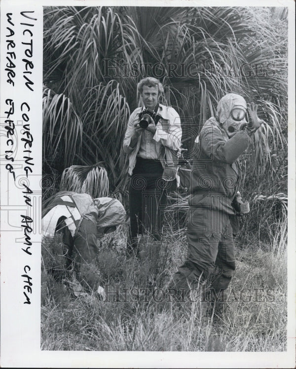 1981 Photographer Fred Victorin covers Army chemical warfare drill ...