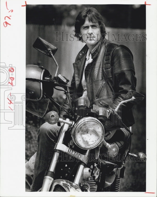 1982 Author Walter Satterthwait - Historic Images