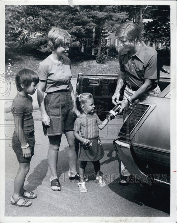 1975 ABC's Chief Medical Correspondent Dr. Tim Johnson with Family ...