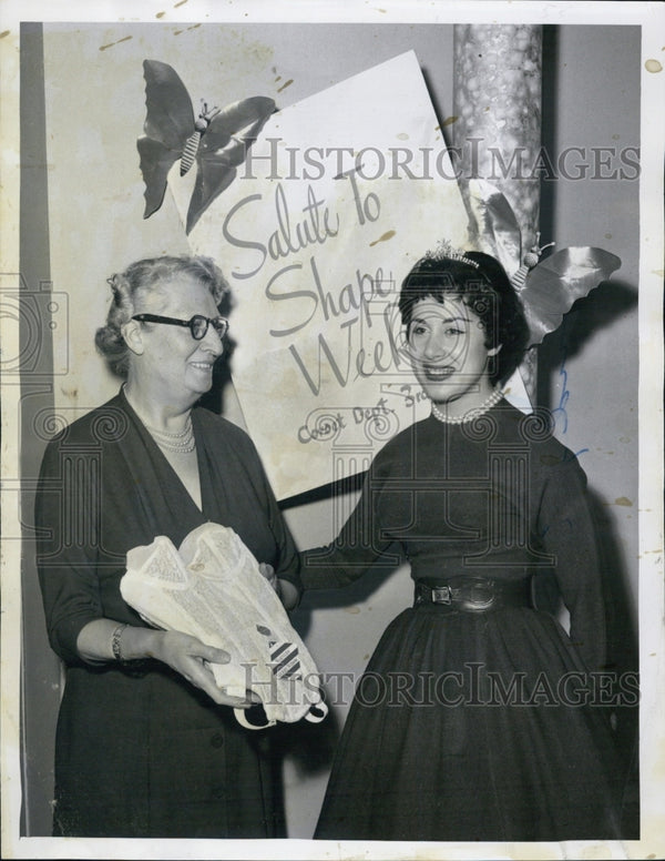 1956 Lillian Rowley and Cindy Lord singer - Historic Images