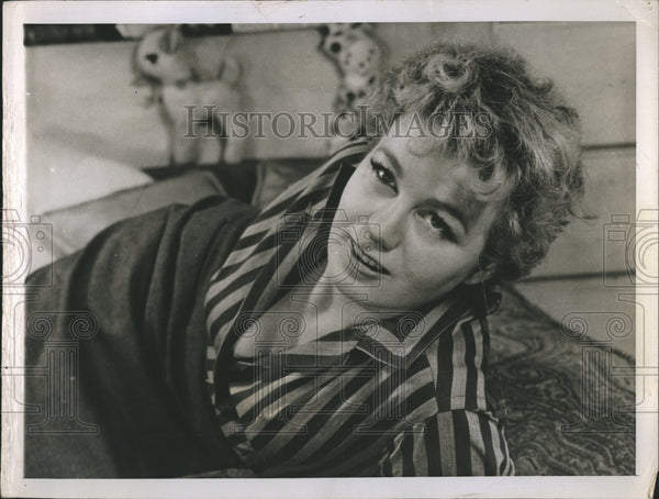 actress Shirley Winters - Historic Images