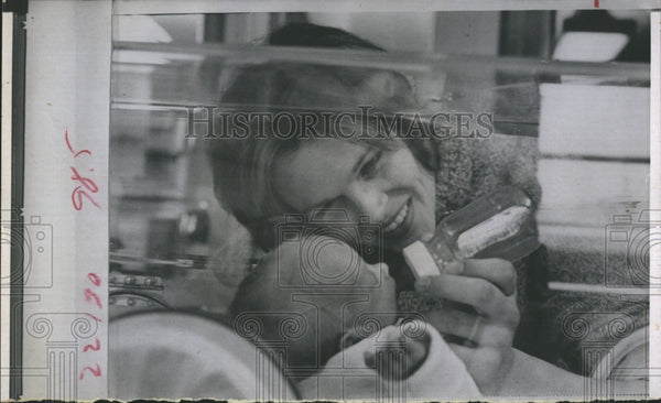 1970 Margaret Kienast feeds one of her one-month old quintuplets ...