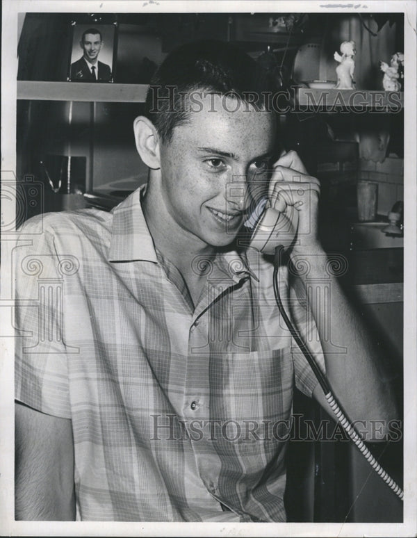 1965 Press Photo Joe Coleman Jr., learning he was drafted to Washingto ...