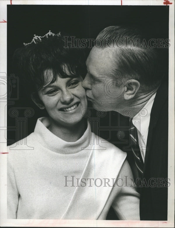 1968 Miss Junior Achievement Dawn Nickerson with Red Schoendienst ...