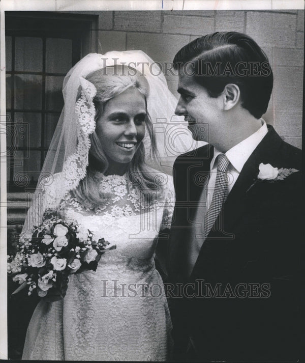 1970 Mr. and MRs Christopher Dodd after their wedding. - Historic Images