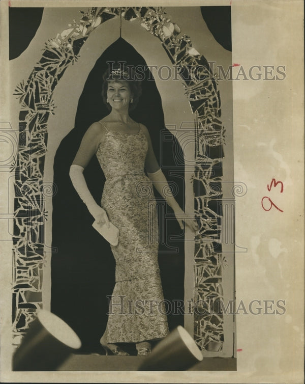 1962 Pat Medaugh models brocaded and net gown - Historic Images