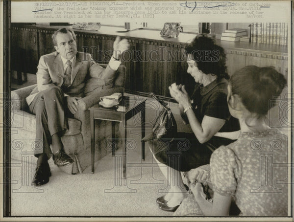 1971 Press Photo President Nixon & Isabel Villa - Historic Images