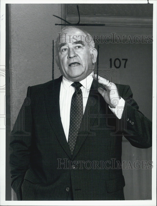 1987 Actor Ed Asner star as Joe Danzig. - RSJ07359 - Historic Images
